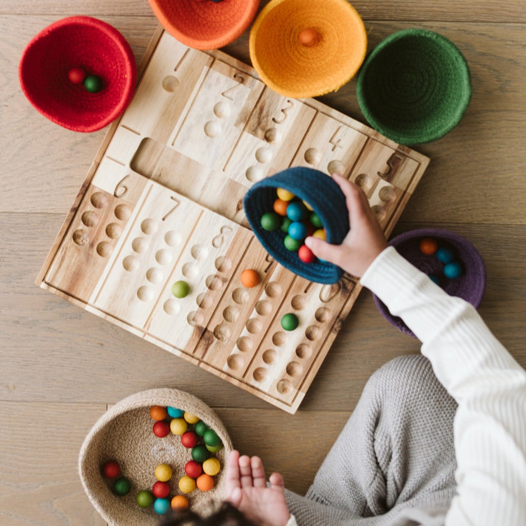 Qtoys | Natural Counting Board & Ball Set – Fairplay