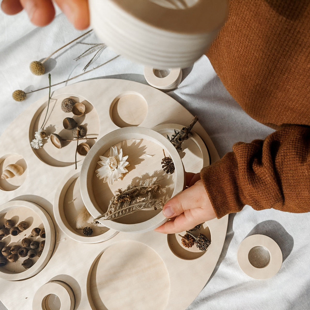 Wooden Sensory Exploration Tray with Magnifying Blocks – Fairplay