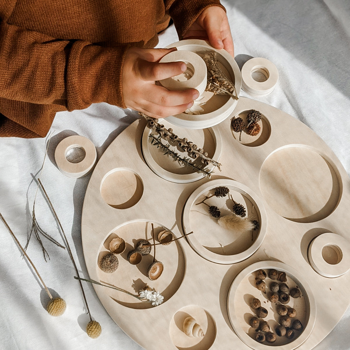 Wooden Sensory Exploration Tray with Magnifying Blocks – Fairplay